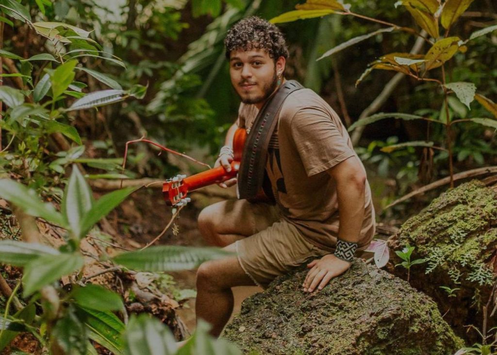 Conheça um pouco mais a carreira de Ixã, cantor foi descoberto por Alok ...